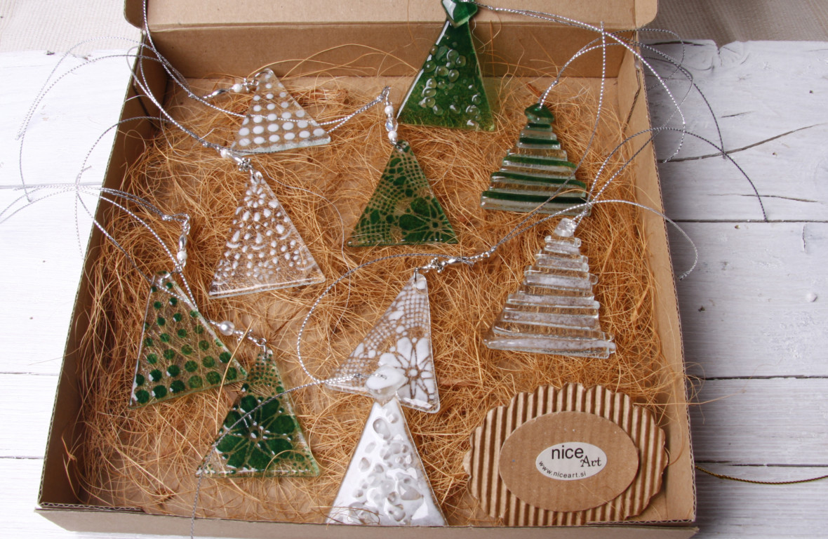 Zelena smrečica s pikami – NiceArt